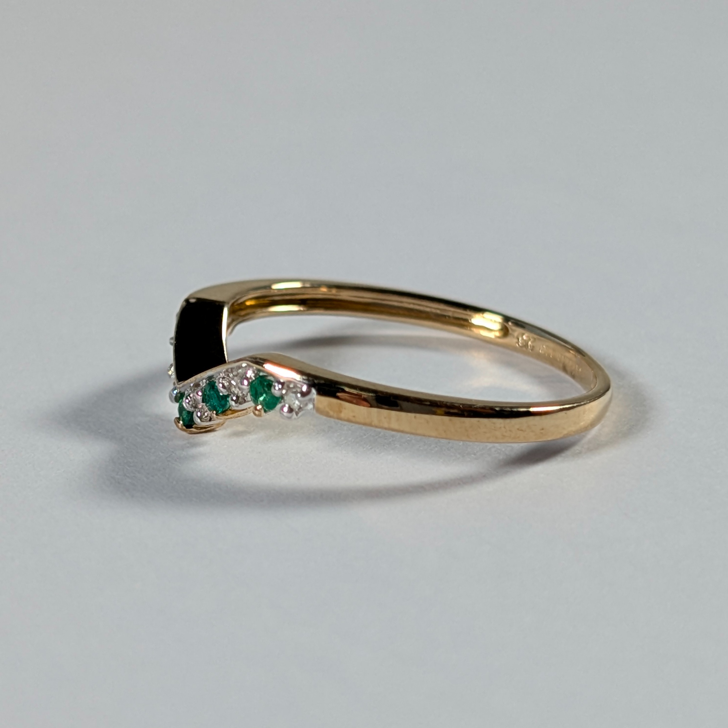 Pre-owned 9ct Gold Diamond & Emerald Wishbone Ring by QVC Size R - Own4Less